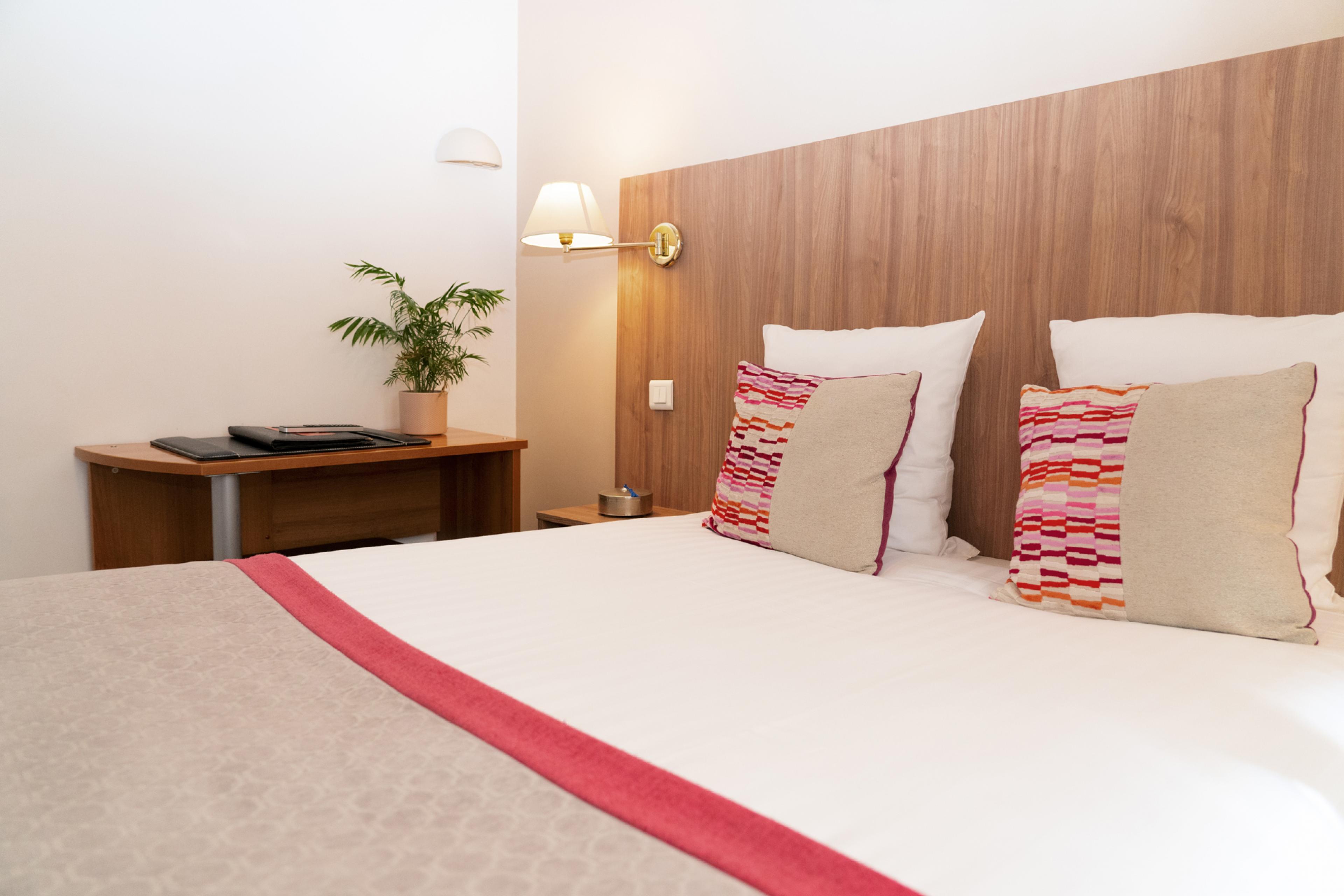 Hotel Corona | Paris | Site officiel