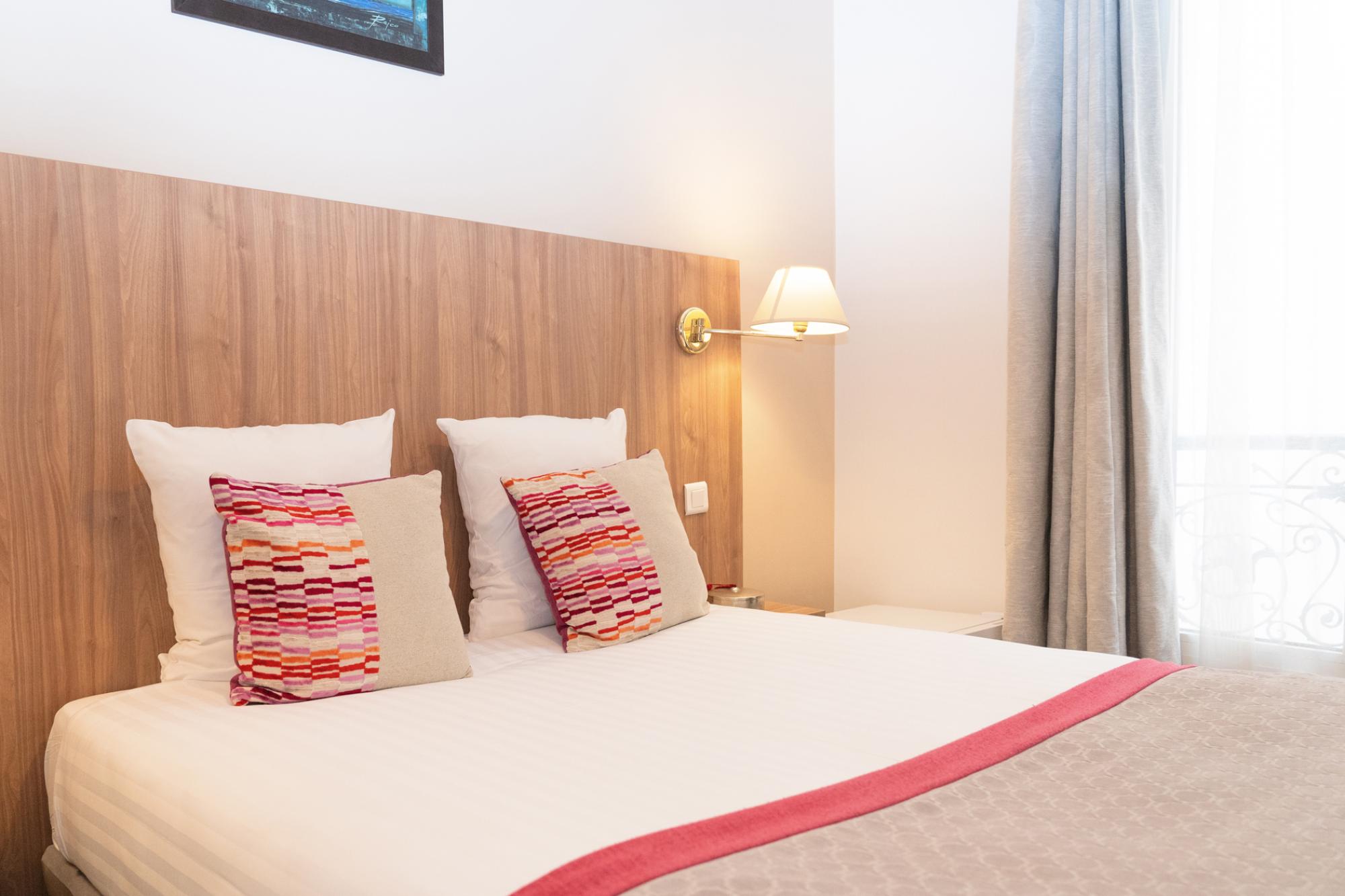 Hotel Corona | Paris | Site officiel